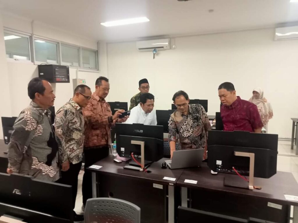 Monitoring Pelaksanaan Ujian Kompetensi Mahasiswa Pendidikan Profesi Guru di UIN Sunan Gunung ...